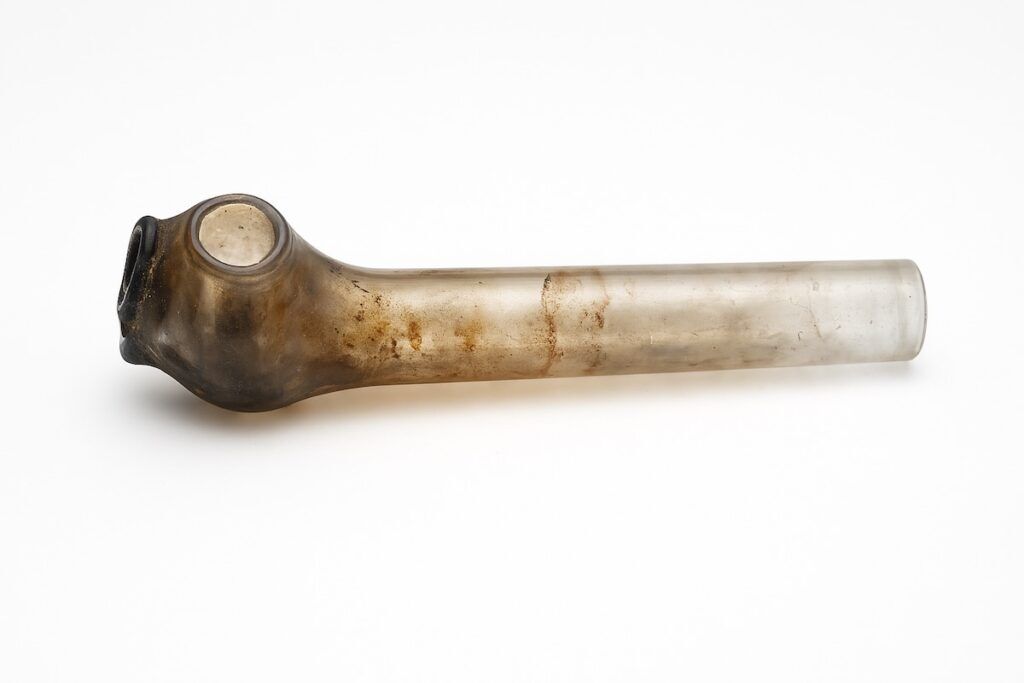 What Does A Crack Pipe Look Like? - Still Detox